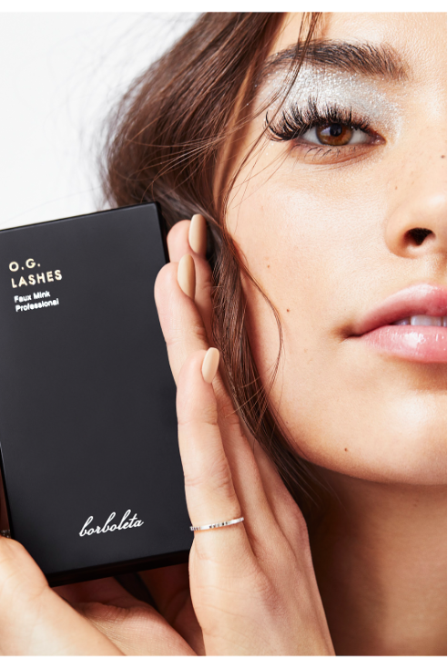 Hybrid Lashes: What They Are and How to Apply Them